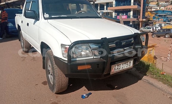 Buy used toyota hilux white car in kigali in rwanda - carisoko