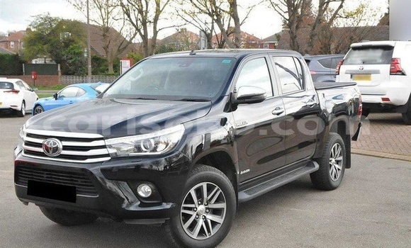Buy used toyota hilux black car in kigali in rwanda - carisoko