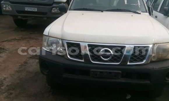 اشتري مستعمل nissan patrol blanc سيارة في kigali في rwanda - carisoko